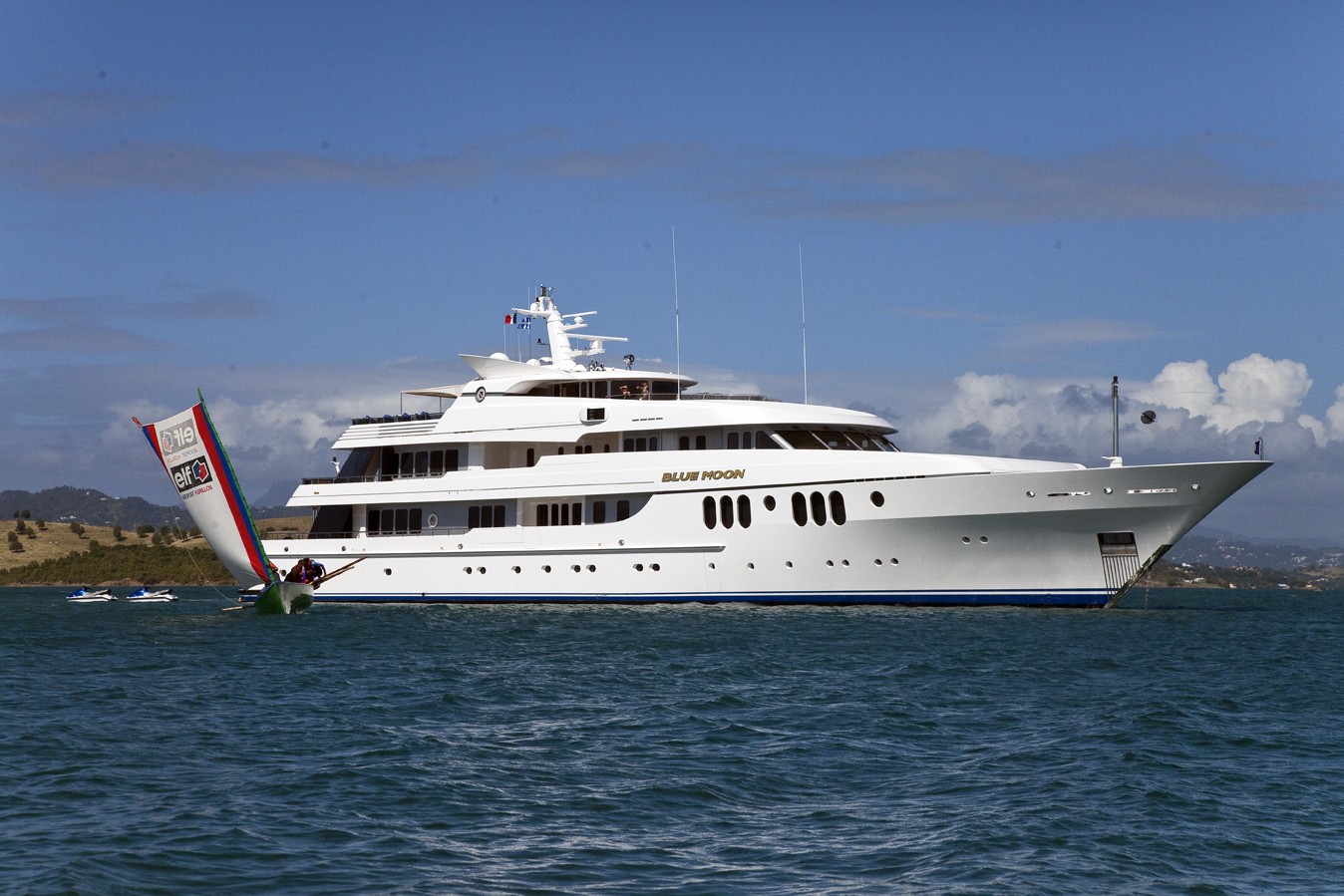 Yacht BLUE MOON, Feadship | CHARTERWORLD Luxury Superyacht Charters